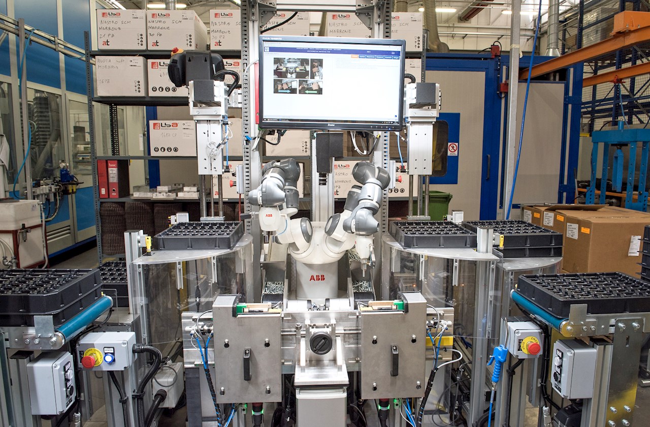 Převratný robot YuMi® určuje nové standardy kolaborativní robotiky již ...